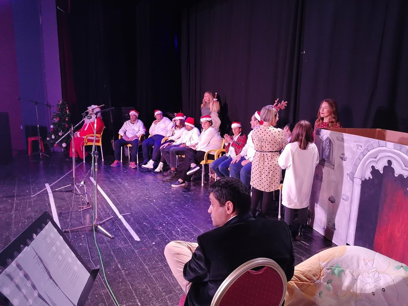 Μια υπέροχη χριστουγεννιάτικη θεατρική παράσταση από τα παιδιά του ΚΔΑΠ ...